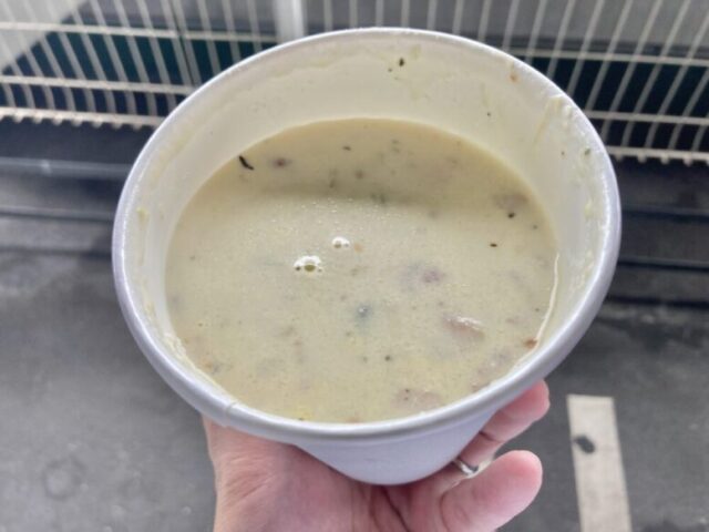 コストコフードコート新作のコーンチャウダー！クリーミーな味わいで具材がいっぱい