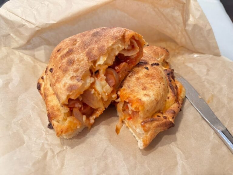 コストコフードコートに注目の新作メニュー「カルツォーネ」登場！数店舗限定